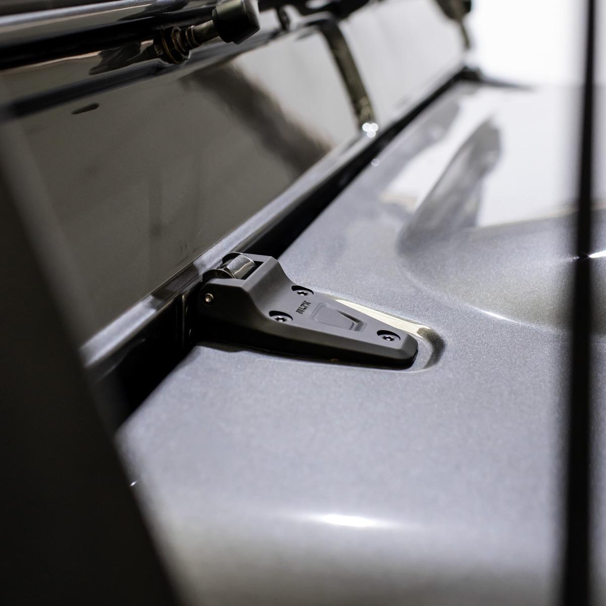 Defender L316 1986-2016 - Billet Security Bonnet Hinges (Pair) | 31622201