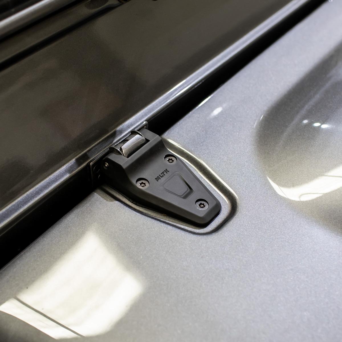 Defender L316 1986-2016 - Billet Security Bonnet Hinges (Pair) | 31622201