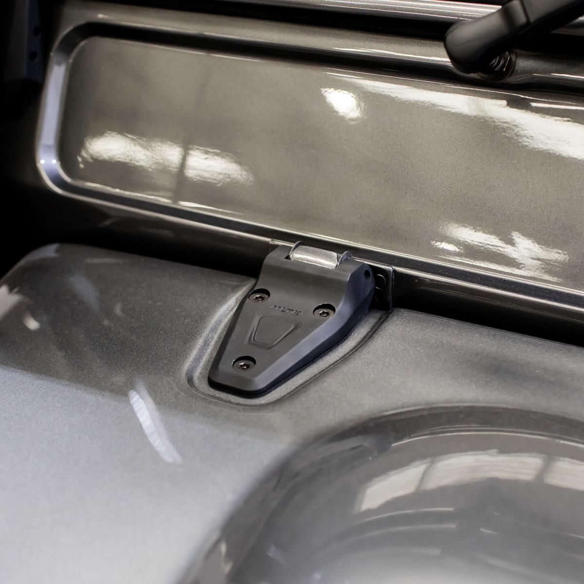 Defender L316 1986-2016 - Billet Security Bonnet Hinges (Pair) | 31622201